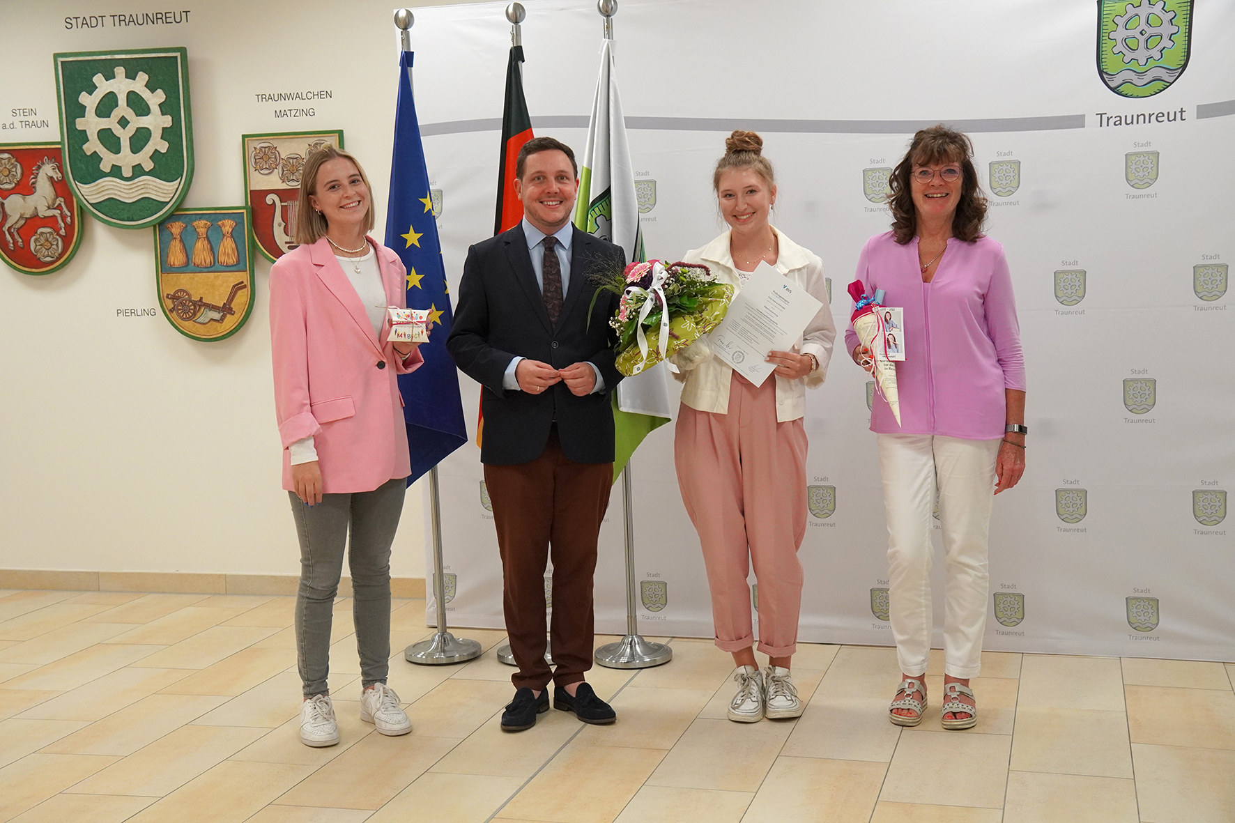 Einser-Abschluss bei der Ausbildung im Rathaus - Traunreut